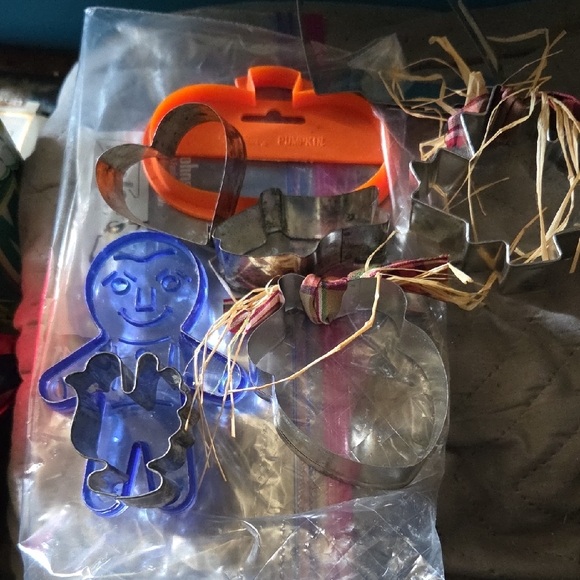 Kitchen | Colorful Cookie Cutter Set Vintage | Poshmark